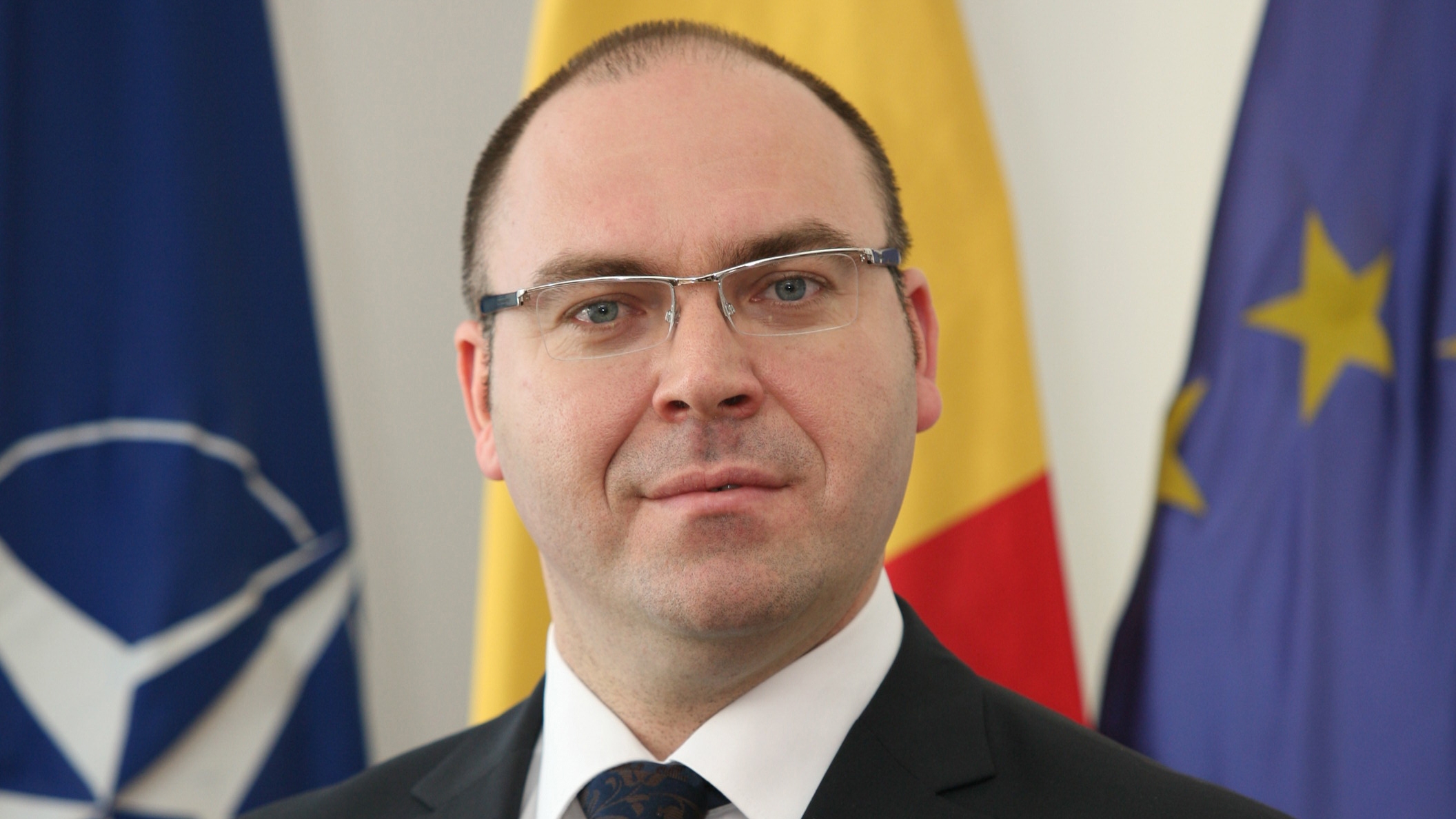 Vasile Costea a fost eliberat din funcţia de secretar de stat la MApN ...