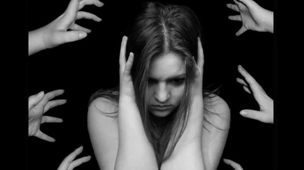 DISPERAREA românilor care s-au împrumutat în franci elveţieni. Ce spune ...