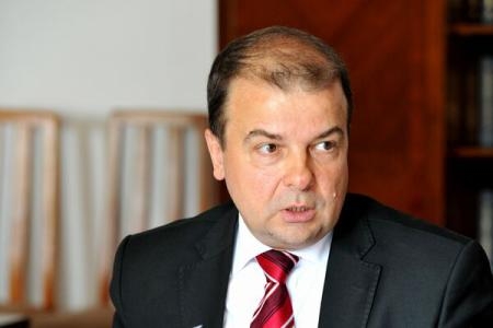 Şeful ICR a propus revocarea din funcţie a directorului ICR Paris ...